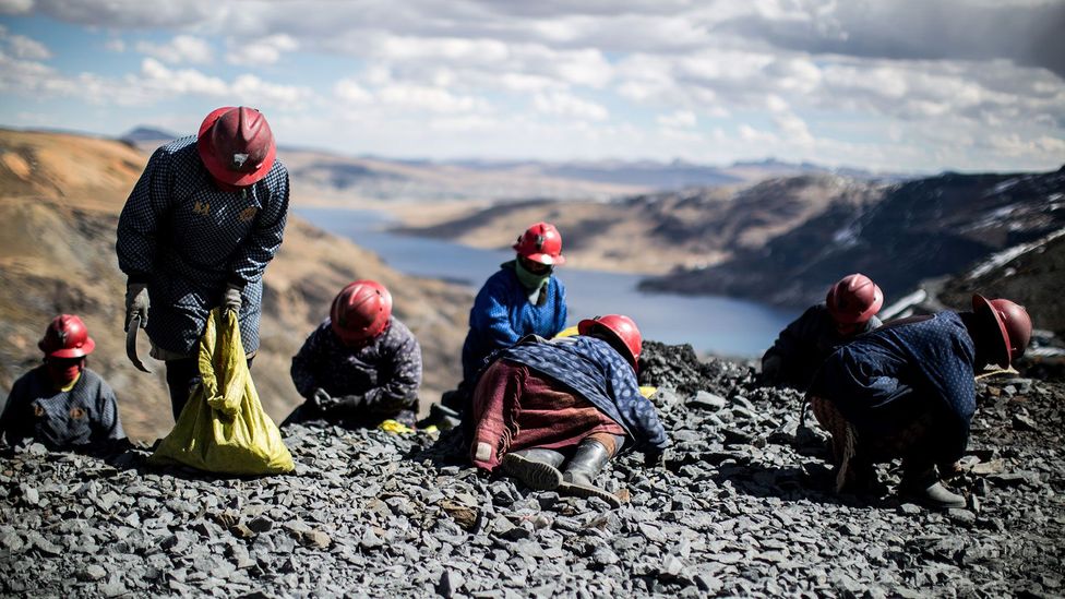 The gold miners who work for free - BBC Travel