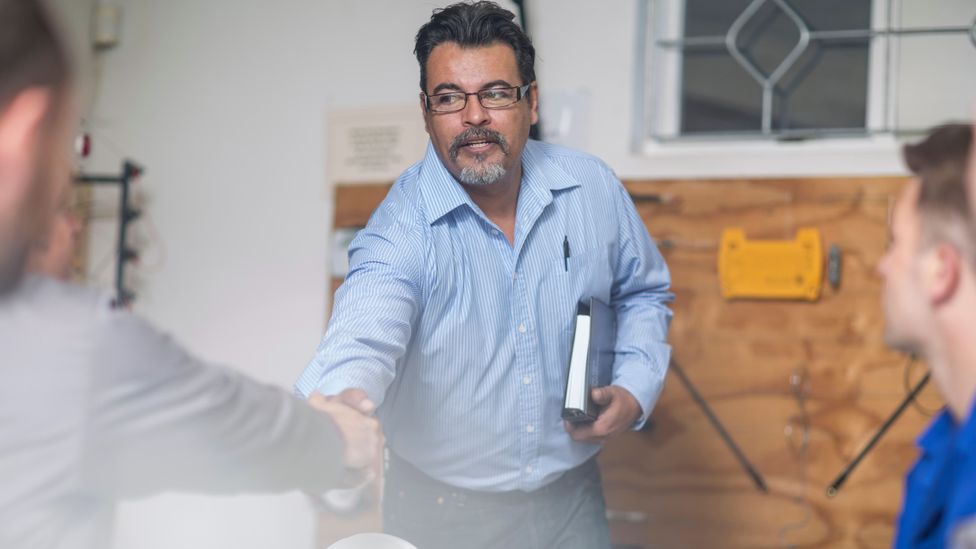 The foolproof way to never forgetting a name - BBC Worklife