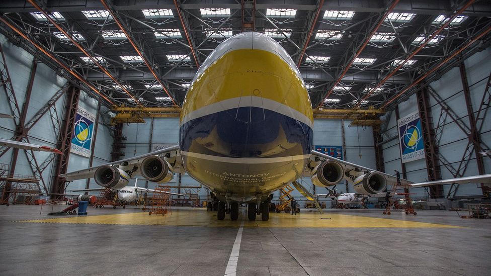 Up close with the world's largest plane - BBC Future