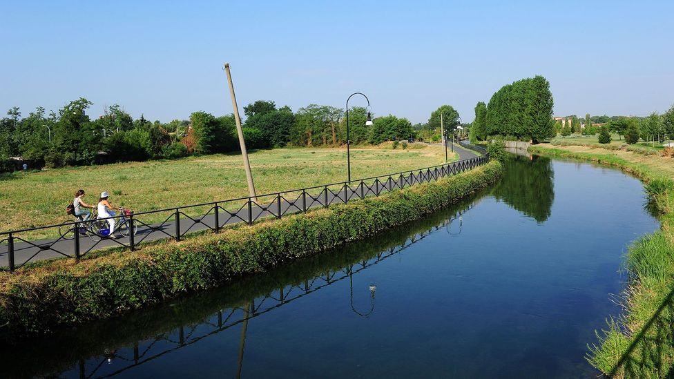 Why Milan is covering its skyscrapers in plants - BBC Travel