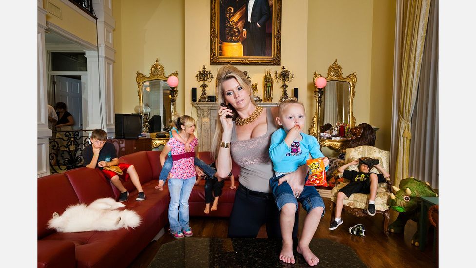 How flashy displays of wealth have changed - BBC Worklife