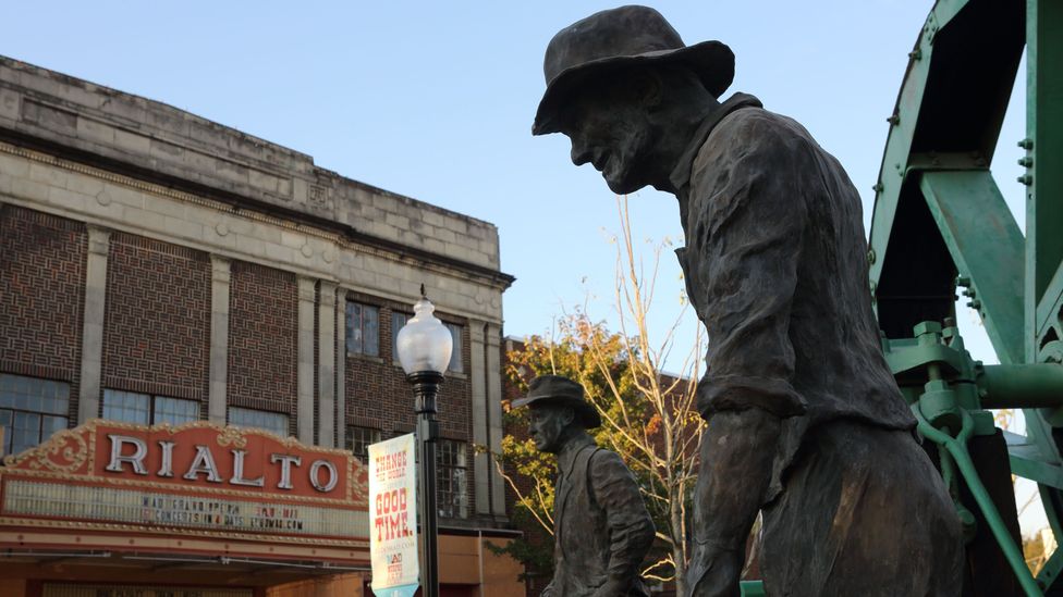 One tiny town's radical plan to stop a rural exodus - BBC Worklife