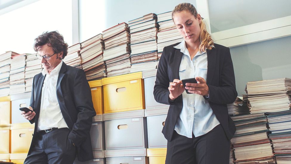 What do you do if you hate your colleagues? - BBC Worklife