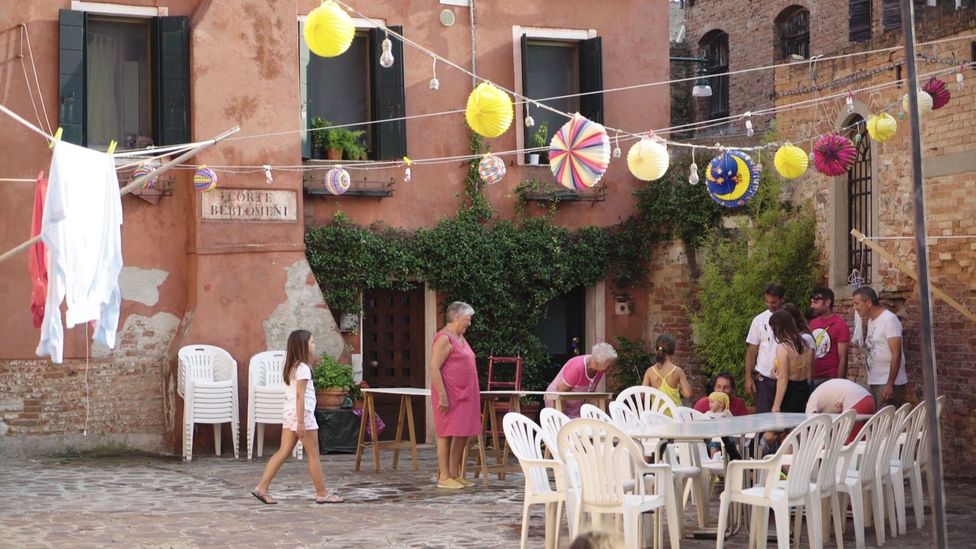 A communal meal on a massive scale - BBC Travel