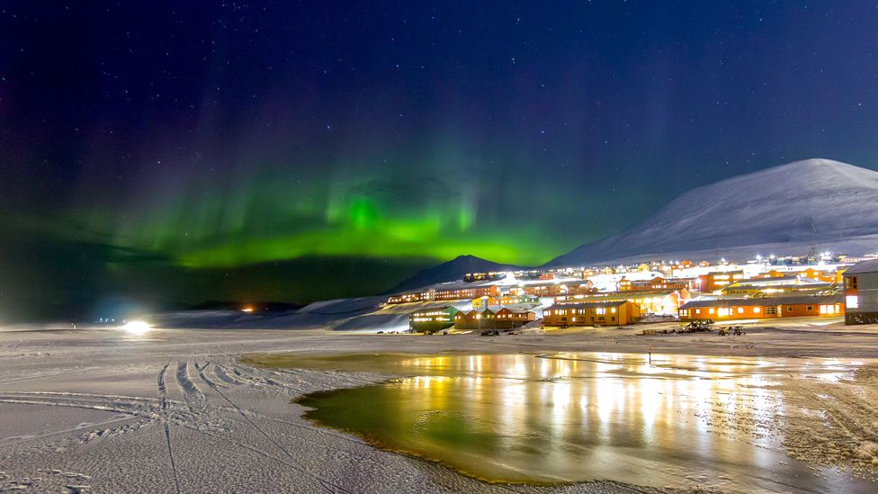 Otherworldly photos of an Arctic city - BBC Reel