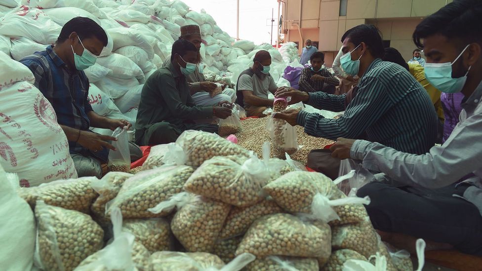 The law of generosity combatting coronavirus in Pakistan - BBC Travel