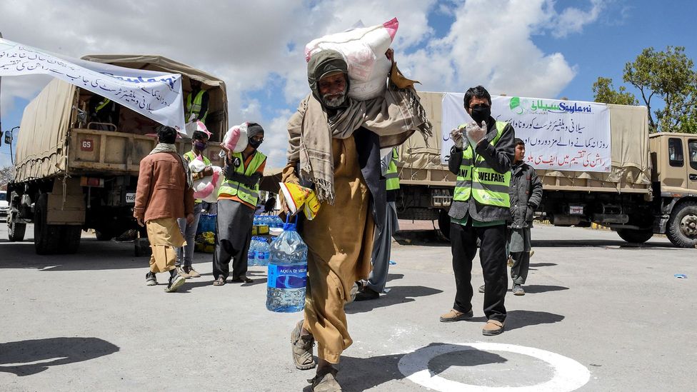 The law of generosity combatting coronavirus in Pakistan - BBC Travel