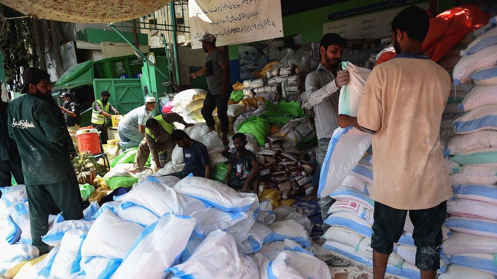 The law of generosity combatting coronavirus in Pakistan - BBC Travel