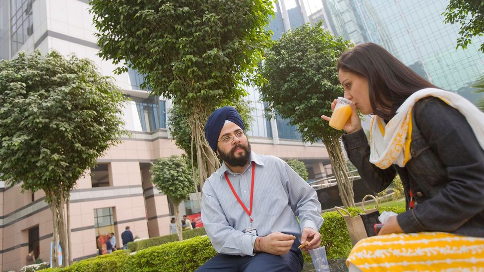 Will Coronavirus end India’s tapri chai culture? - BBC Worklife