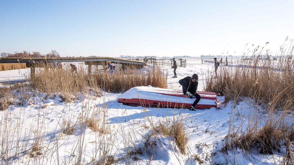 Why the Dutch love to ice skate - BBC Travel