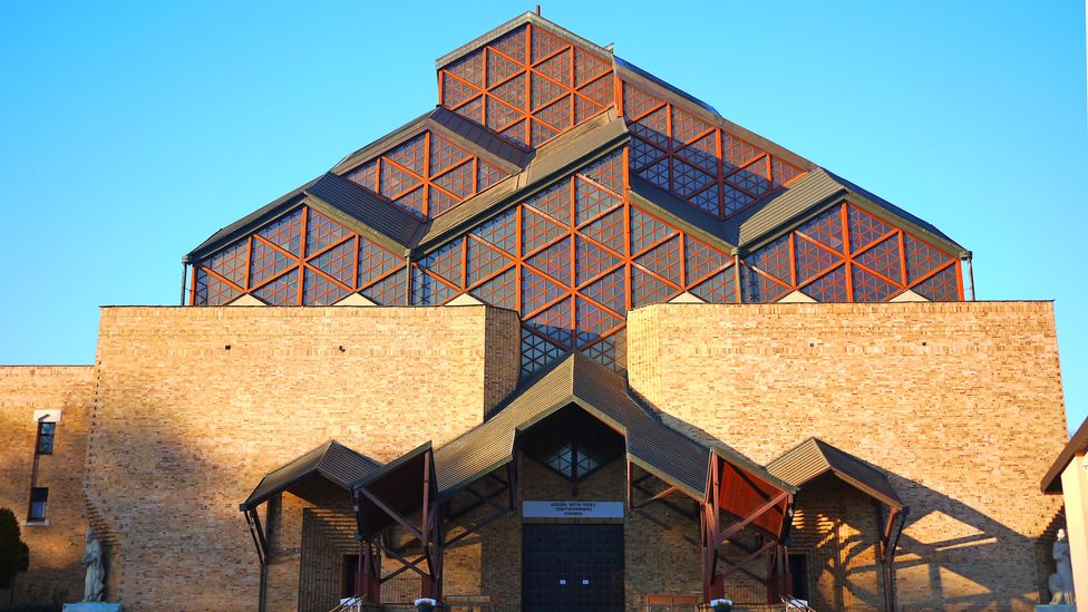 Nowa Huta: The city that went from communism to capitalism - BBC Travel