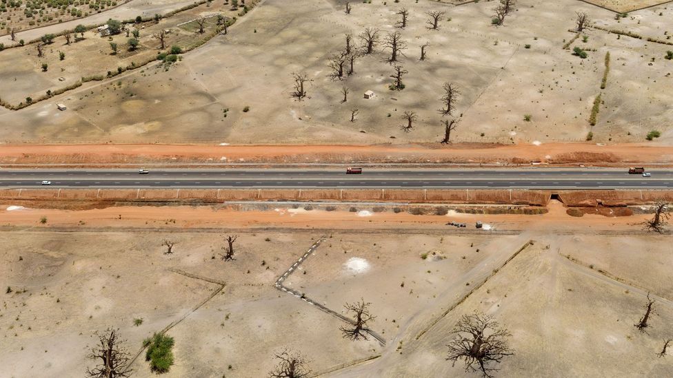 Edward Burtynsky's photos show the scars of human-altered landscapes ...