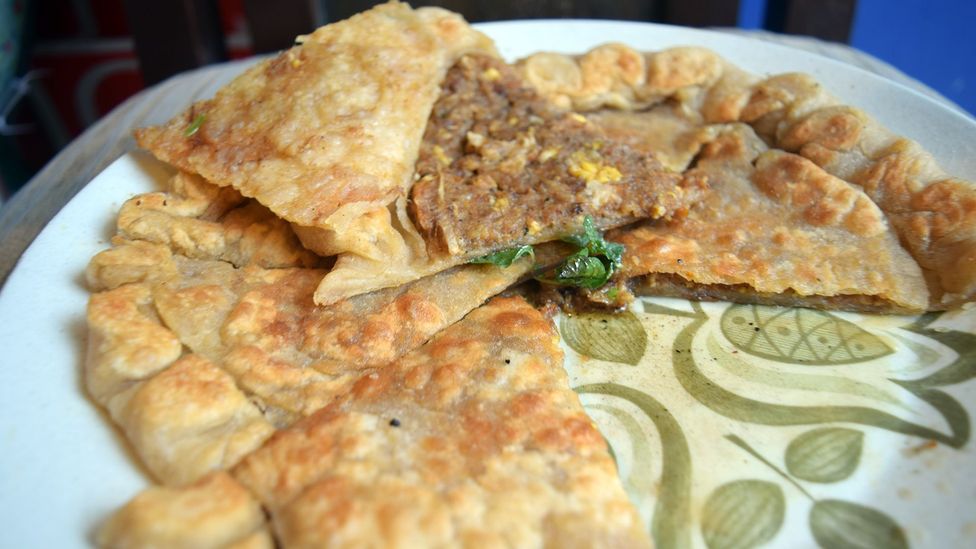 Chap shuro: Pakistan's iconic, 'healthy pizza' - BBC Travel