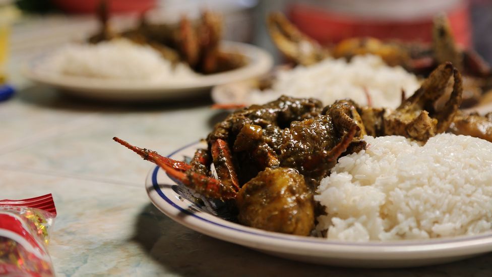 The women, poems and menus saving Ecuador's beloved blue crab - BBC Future