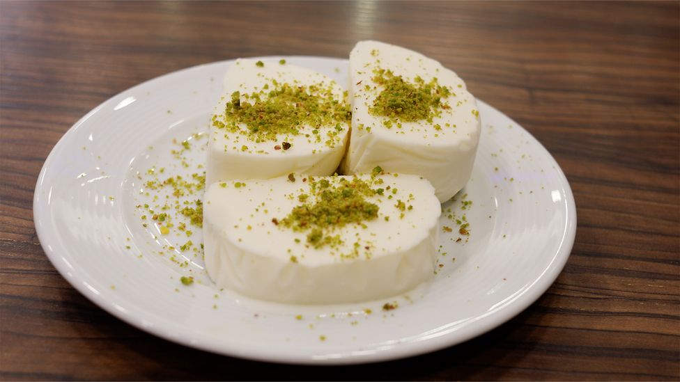 Dondurma: The Turkish ice cream eaten with a knife and fork - BBC Travel