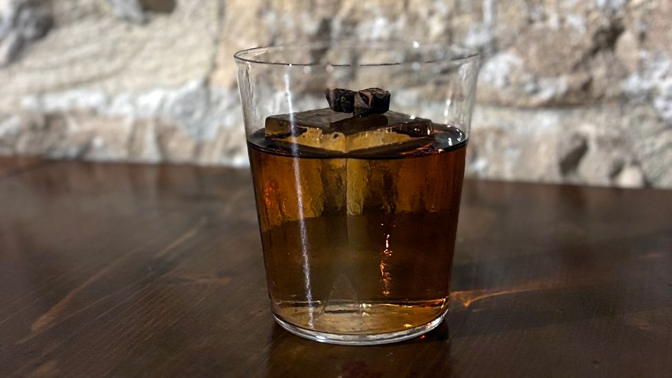 Vin chaud: A nostalgic French drink that evokes Christmas - BBC Travel